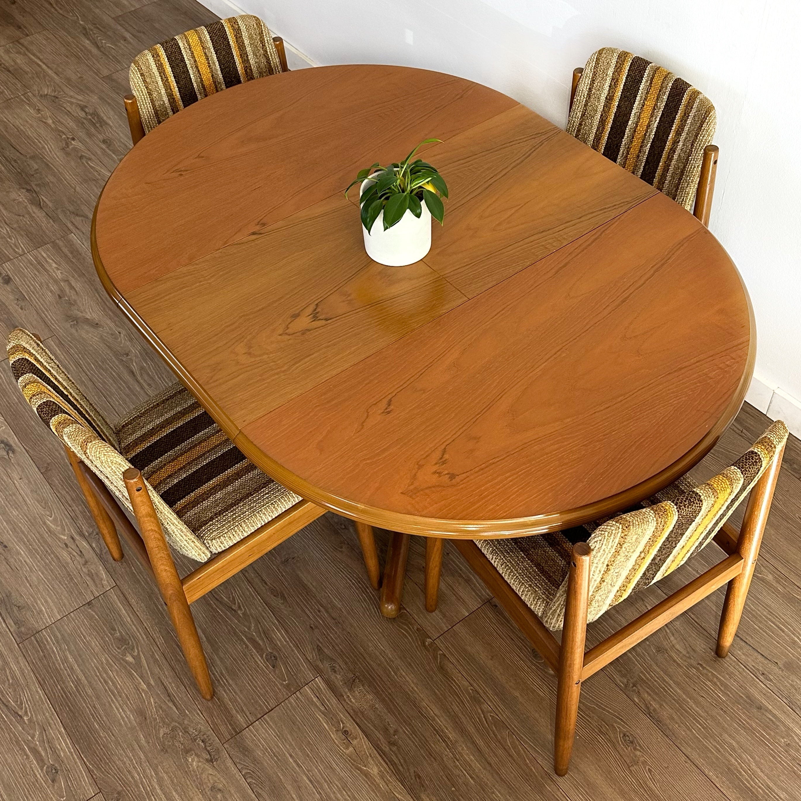 Mid Century Round Extendable Dining Table – retro bay