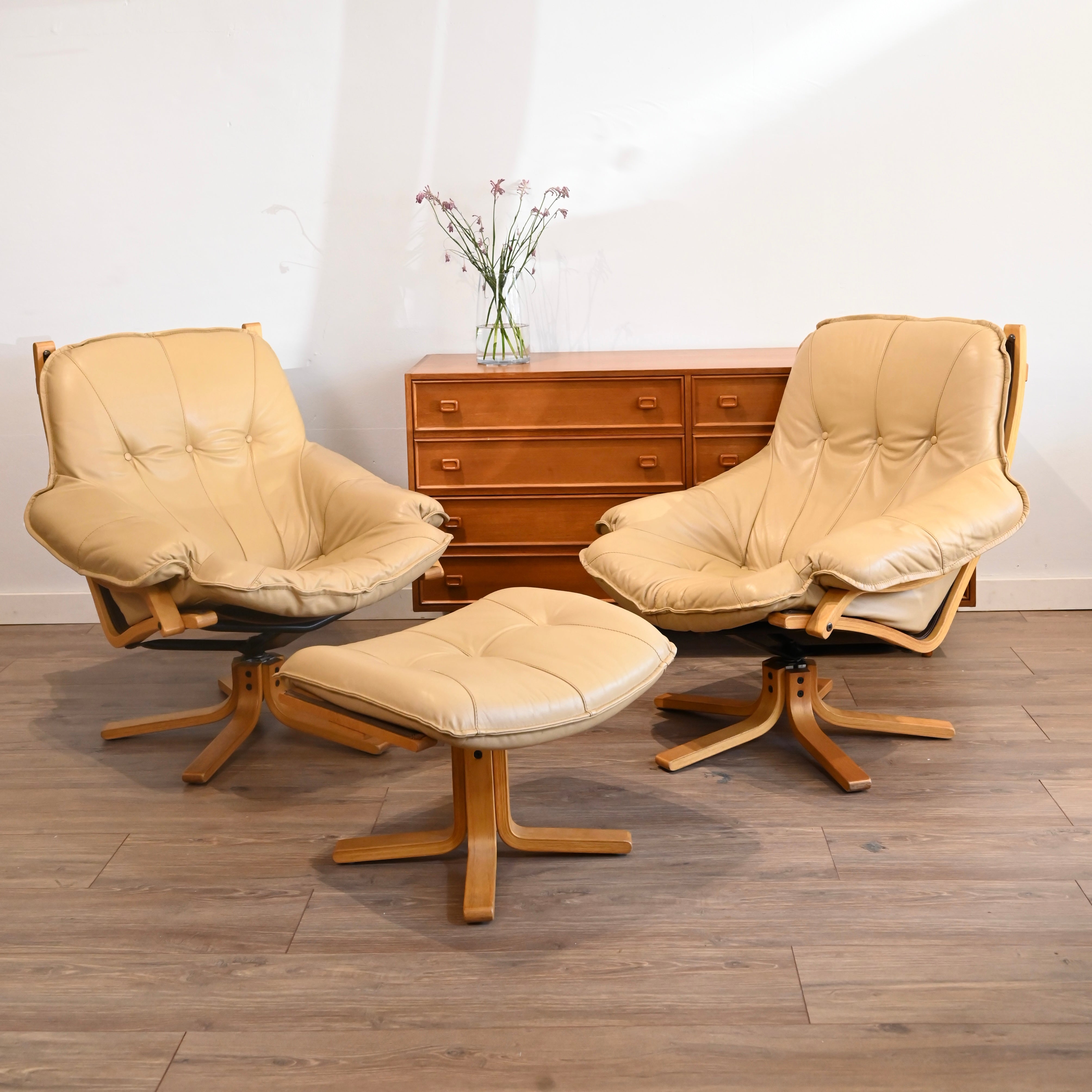 Mid Century Retro Armchairs Pair and Ottoman by Gerald Easden – retro bay