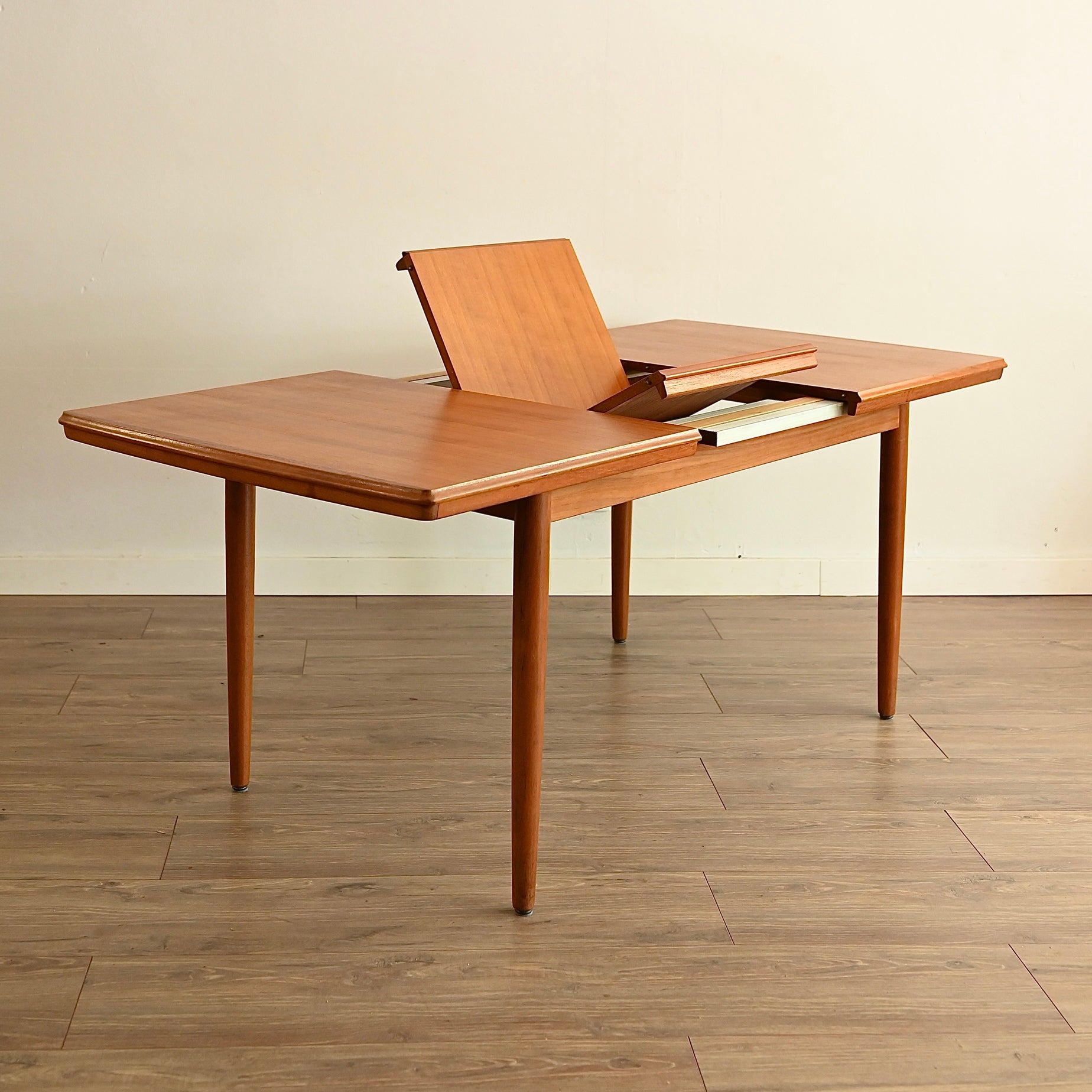 Mid Century Teak Extendable Dining Table by Chiswell – retro bay