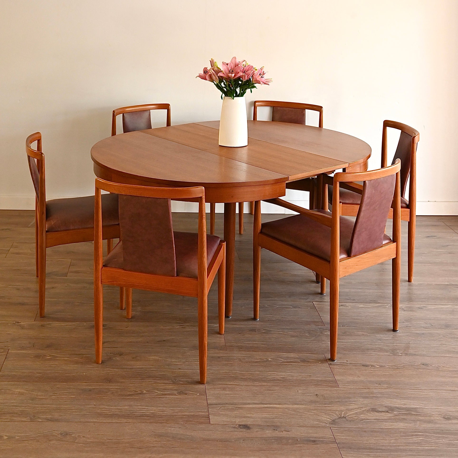 Mid Century Teak Extendable Dining Table by Chiswell – retro bay