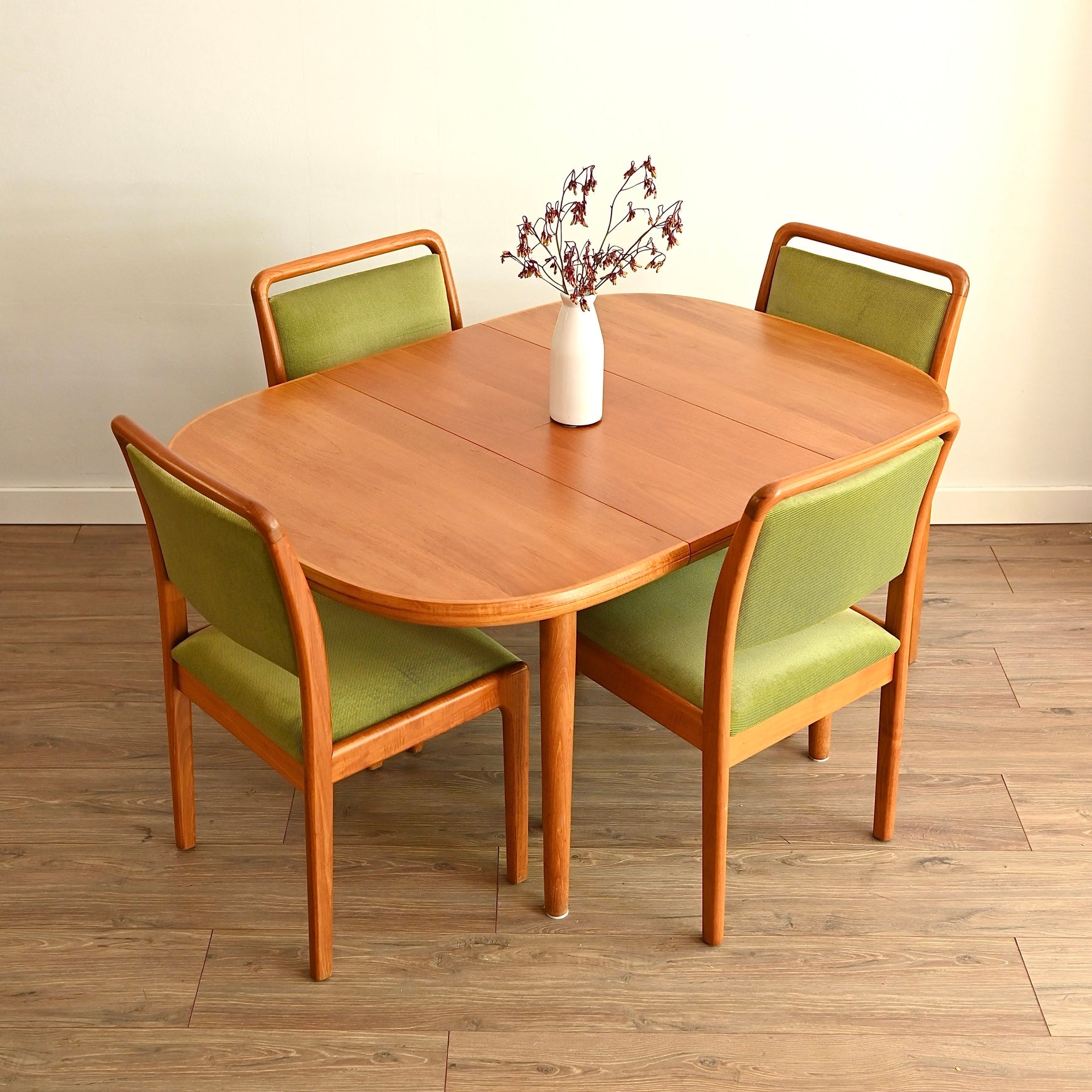 Mid Century Teak Extendable Dining Table by Chiswell – retro bay